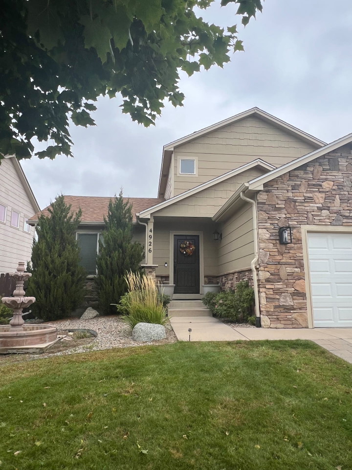Cozy House With 4 Bedrooms And 3 Bathrooms - Colorado Springs, CO