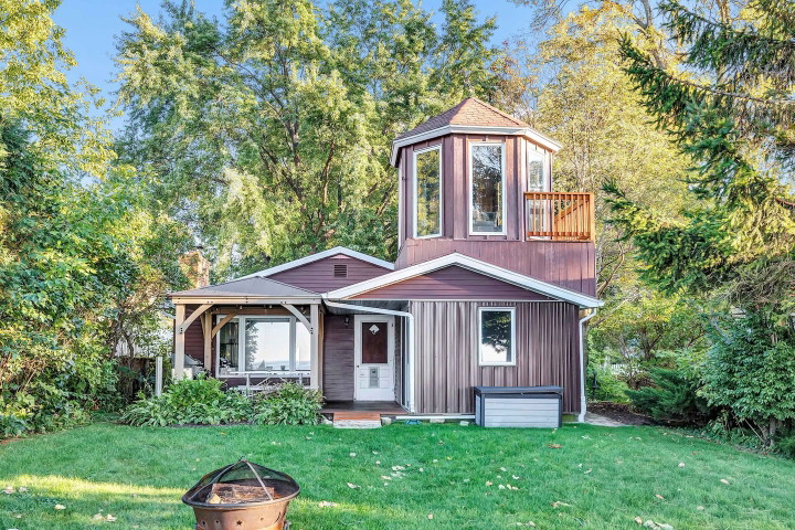 Waterfront Cottage With Tower And Hot Tub! - Green Bay, WI