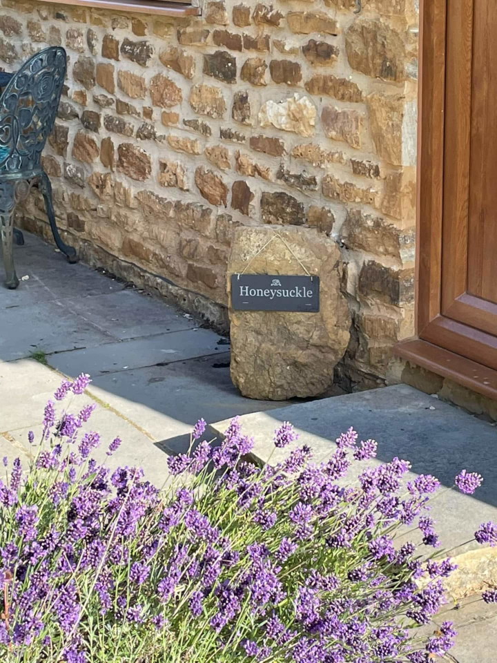 Honeysuckle Cottage - Cotswolds - Banbury