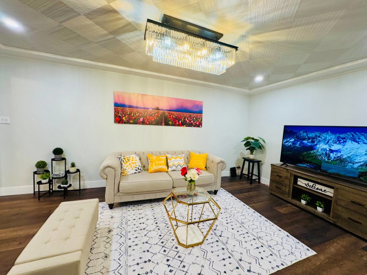 Sweet Home - Newly Renovated - Mainfloor - Regina
