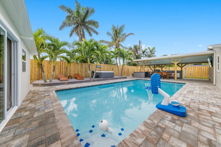 Resort Backyard, Pool+spa, 5 Min Beach, Mini Golf - Cocoa Beach, FL