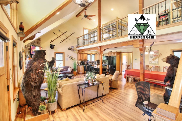 Unique Large Chalet W/ Hot Tub! A Hidden Gem! - Ellicottville, NY