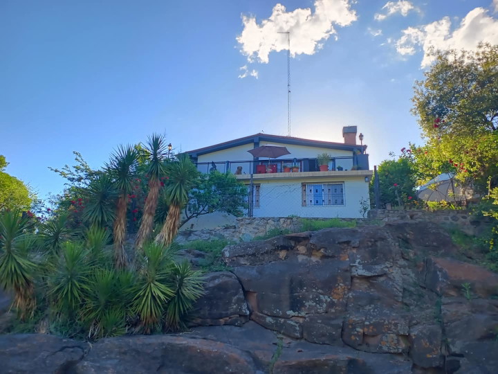 A House Facing The Valle Hermoso River - Cosquín