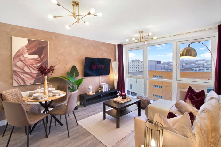 Stylish 2 Bed Apartment In Central Hemel + Parking - Hemel Hempstead