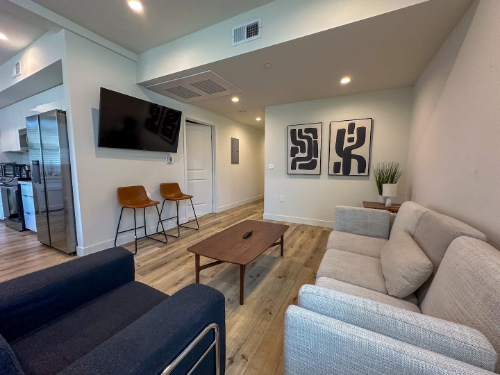 Culver City Adjacent Home W/ Private Yard - Los Angeles