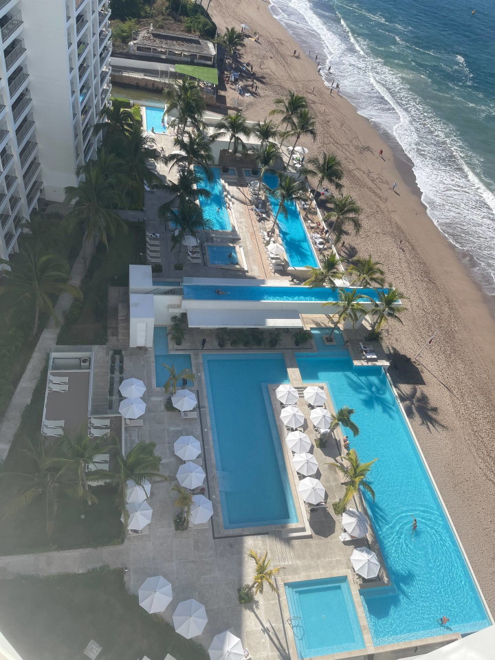 Beautiful Beachfront Condo With 8 Pools - Puerto Vallarta