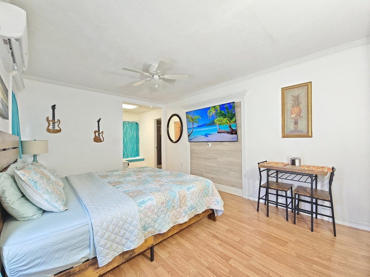 Private Studio In Nice Area + King Bed + Laundry - Fort Myers, FL