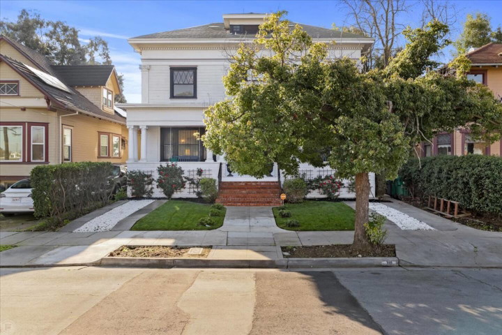 Vine House: 5br/5ba Vintage Beauty - Stockton, CA