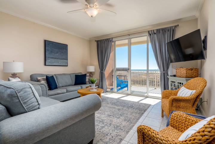 Gorgeous Beach Club Condo! Spectacular Views! - - Dauphin Island, AL
