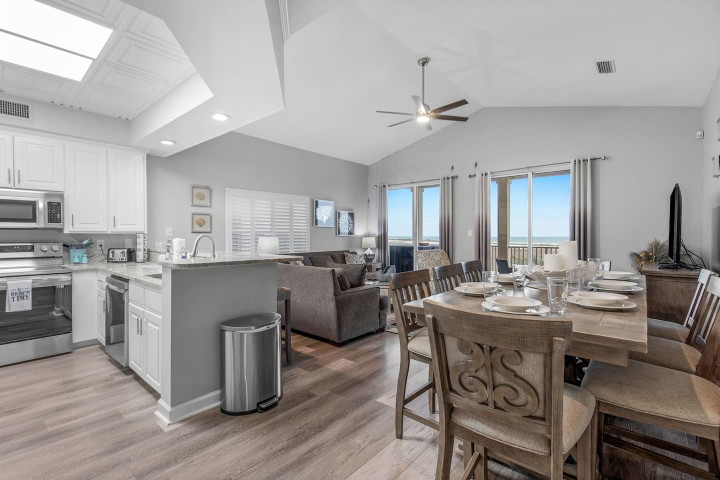 3rd Floor ~ Luxury ~ 2 Bedroom ~ Beachfront - Dauphin Island, AL