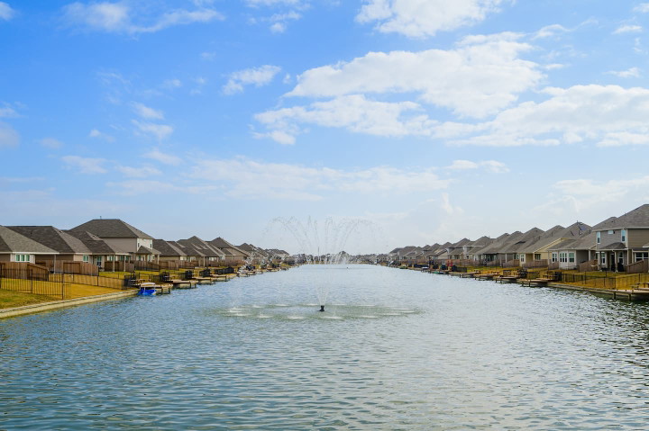Adami Waterfront Vacation Home Hosted By H&l Llc - Katy, TX