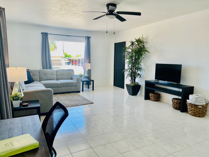 Spacious Home For Families & Pets Great Location. - Yuma, AZ