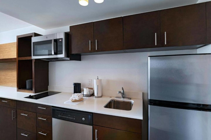 2 Stylish Suites Near Dinings |Outdoor Pool Access - Macon, GA