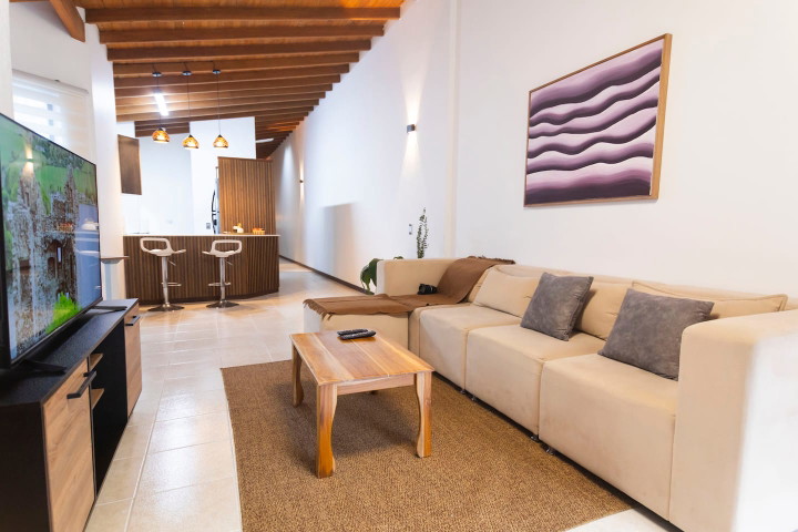 Laureles Central Home | Spacious, Bright & Parking - Medellín, Colombia