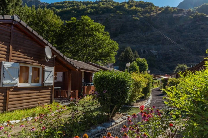 Zecamping 4* Chalet 35m² Piscine - Le Bourg-d'Oisans