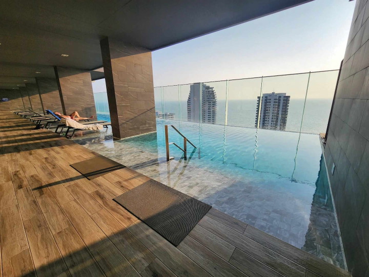Luxury Condo At Phra Tamnak, Pattaya - Jomtien