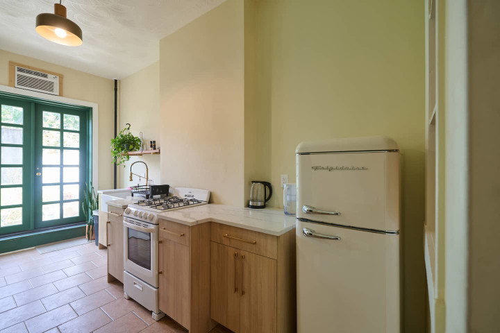 Sunny Ridgewood Hideaway - Brooklyn, NY