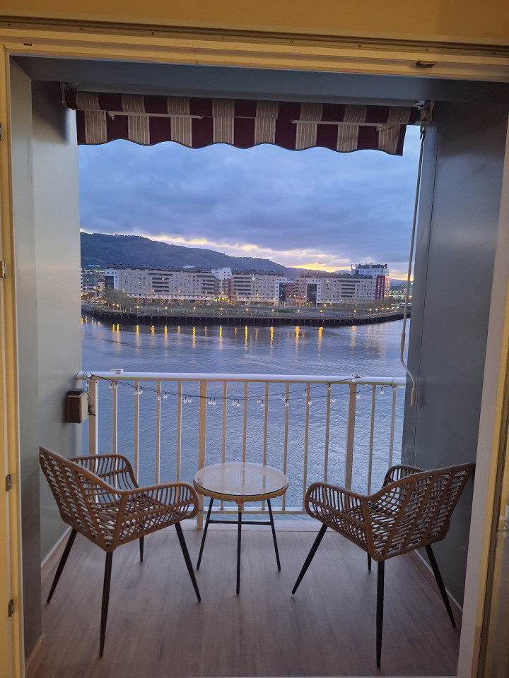 Riverside Terrace Near Bilbao Metro - Santurce