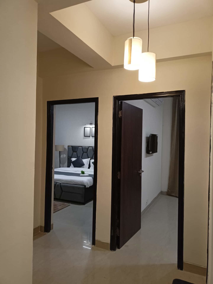 Urban Roost | Modern 2bhk Apartment For 4 Guests - Agra