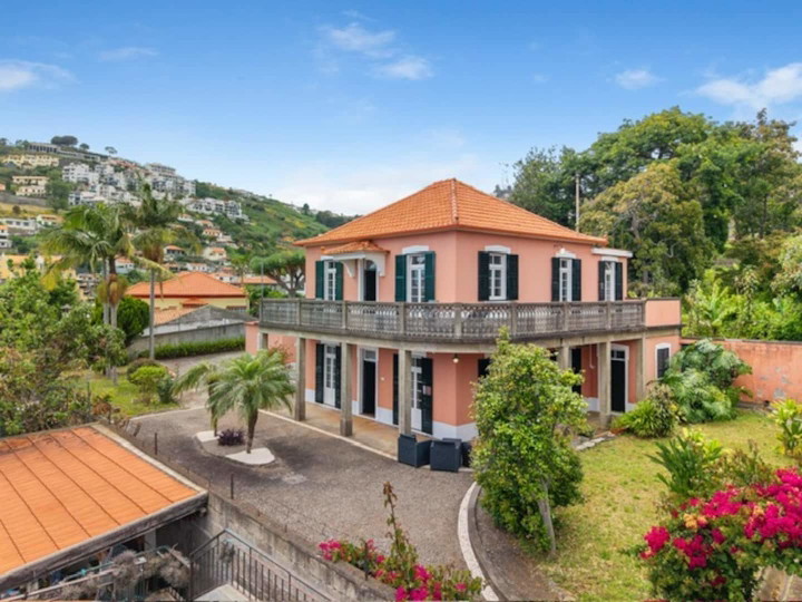 Akosuahs Villa Is Situated In Funchal, Madeira. - Funchal