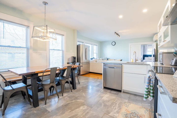 Newly Renovated 2nd Floor Apt Near Usm - Portland, ME