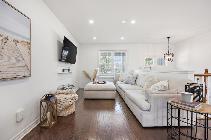 Lakeside Manor  |   The Ultimate Lakeside Oasis - Burlington