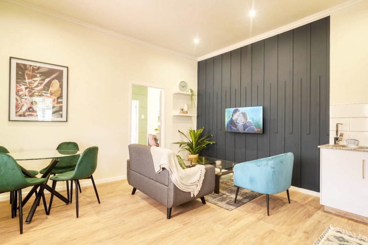Modern 1 Or 2 Bedroom Serviced Apartment With Pool - Durban