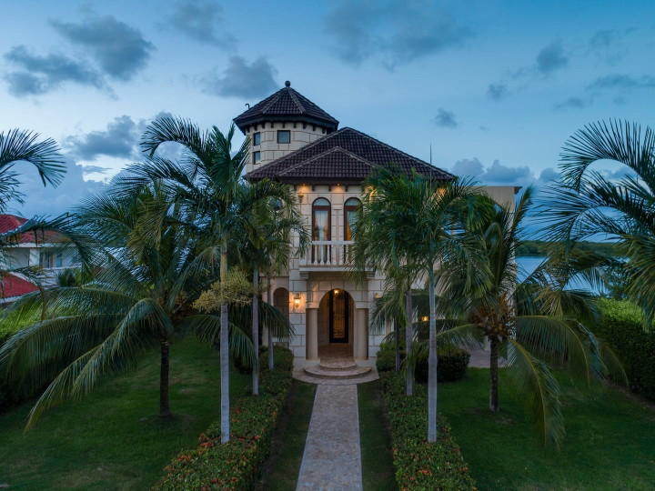 Waterfront Placencia Castle In Gated Community - Placencia