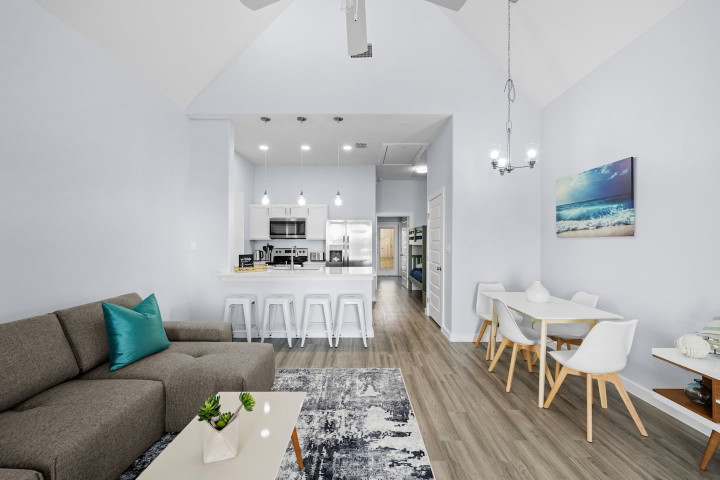 Modern Condo | Sleeps 5 | Beach Access - Corpus Christi, TX
