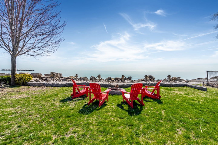 Lakefront Family Getaway-beach Nearby - Ontario