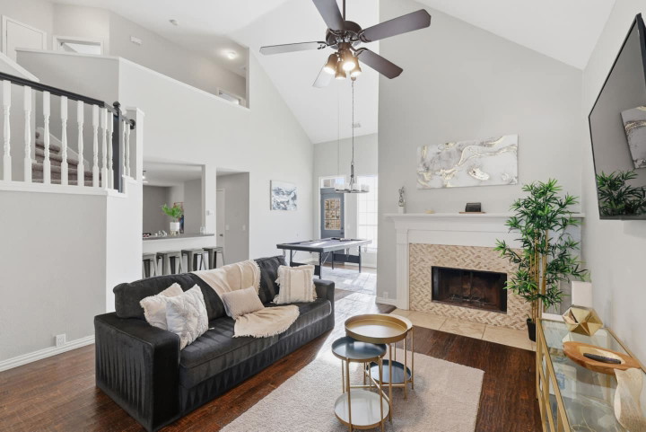 The Bright Spot · Frisco 3br · Sleeps 10 - Frisco, TX