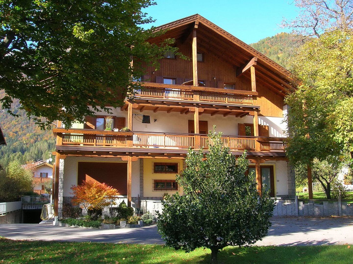 Studio Room In The Brenta Dolomites. - Pinzolo