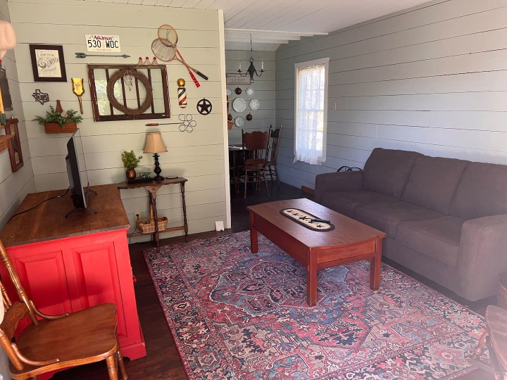 Cottage On Main - Navasota, TX