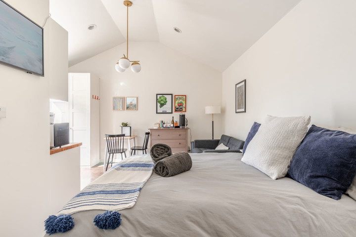 Quiet Rockridge Garden Guest House With Hot Tub - Oakland, CA