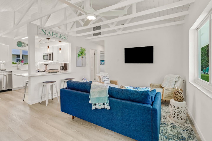 Beaches & 5th Ave 2.5 Miles Away! - Naples, FL