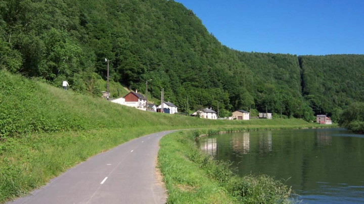 Vue Meuse  Jardin Privé  Voie Verte  4 Pers - Ardennen
