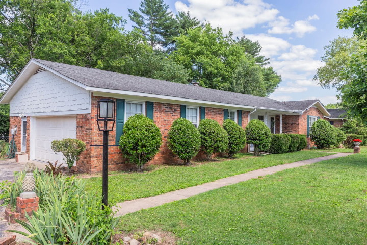 Js House Backyard | Mtsu | Pingpong + Patio + Pets - Murfreesboro, TN