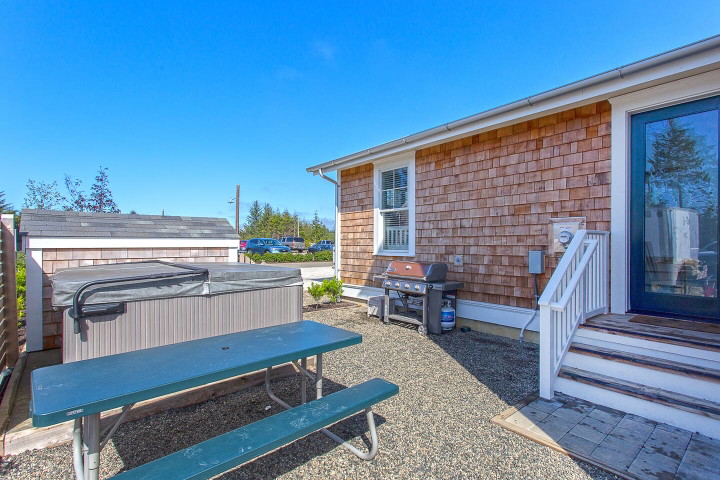 Seabrook Seabiscuit | Hot Tub, Pet Friendly - Pacific Beach, WA