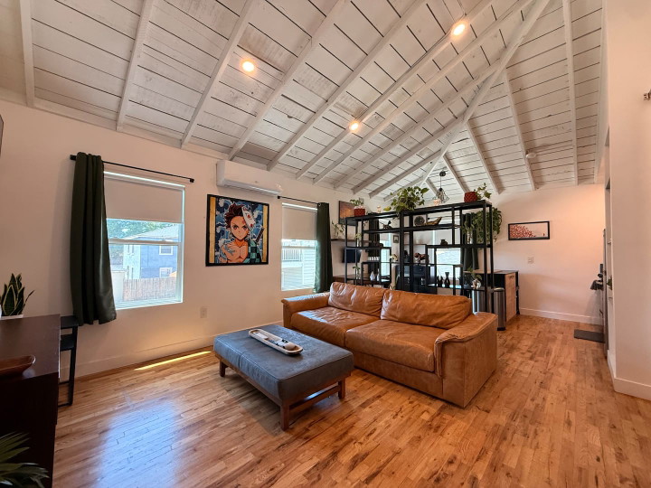 Cozy Art Apartment Getaway A/c Washer/dryer Ps5 - Tustin, CA