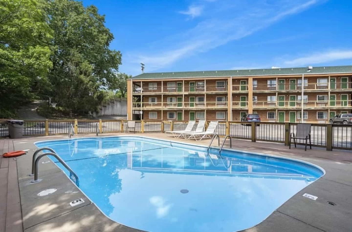 Indian Point Walk In 2 Brm Condo, Free Sdc Shuttle - Branson West, MO