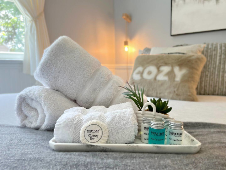 Cozy Beachtown Bungalow - The Perfect Getaway! - Vermilion, OH