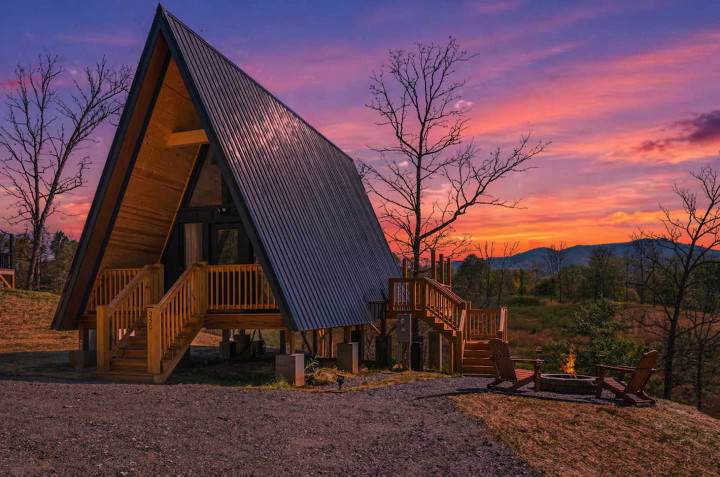 Couples Retreat 1br | Hottub, Firepit, Mountain Vw -