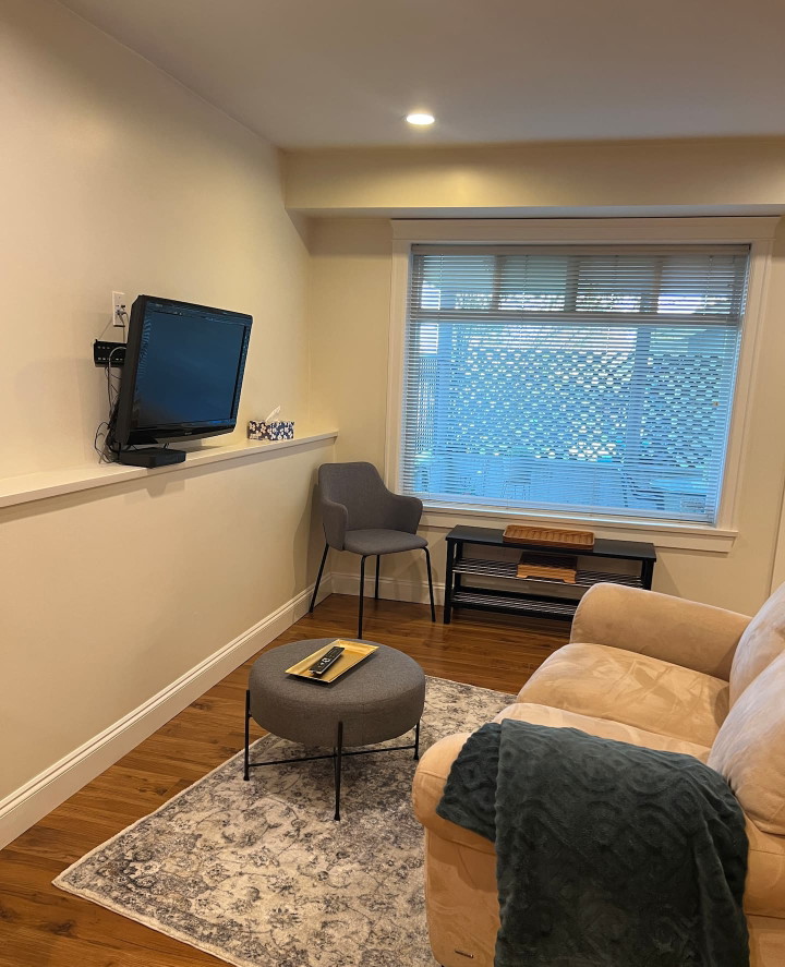Cozy & Bright Suite In New West, Close To Transit - New Westminster