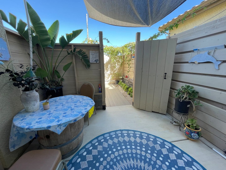 Private Entrance & Fenced Patio Suite - Elk Grove, CA