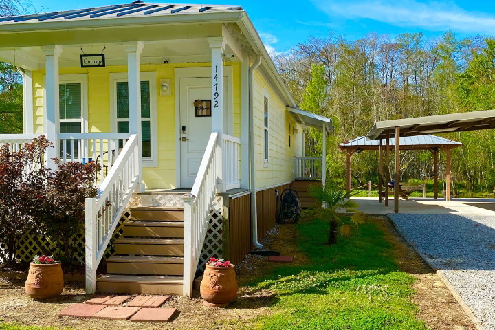 The Yellow Cottage On The River (W/ Dock Access!) - Louisiana