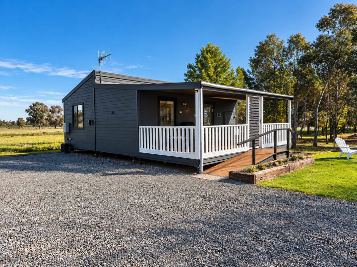 Whitewood Rural Retreat: 30 Acre Luxury Farmstay - Dubbo