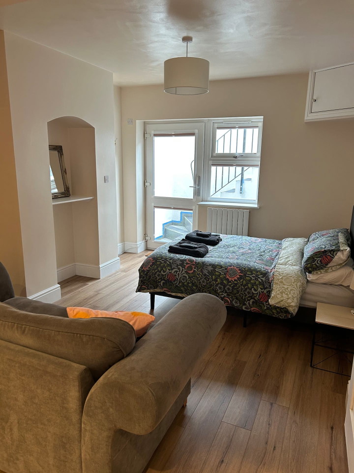 Town Centre Studio Flat - Cotswolds