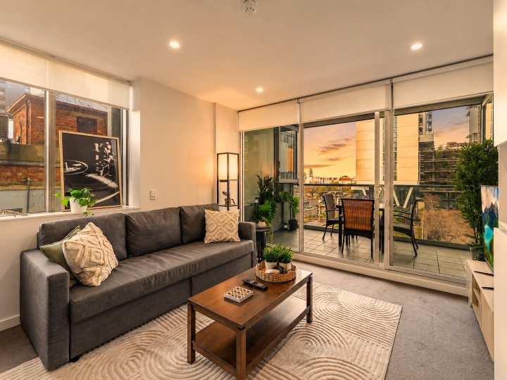 2b Sunset Sanctuary | Balcony, Pool & Free Parking - Adelaide