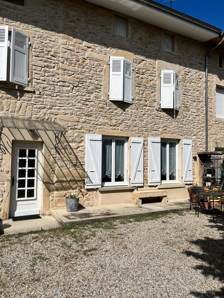 Maison En Pierre De 84m2 Pour 1 à 6 Personnes - Bourgoin-Jallieu