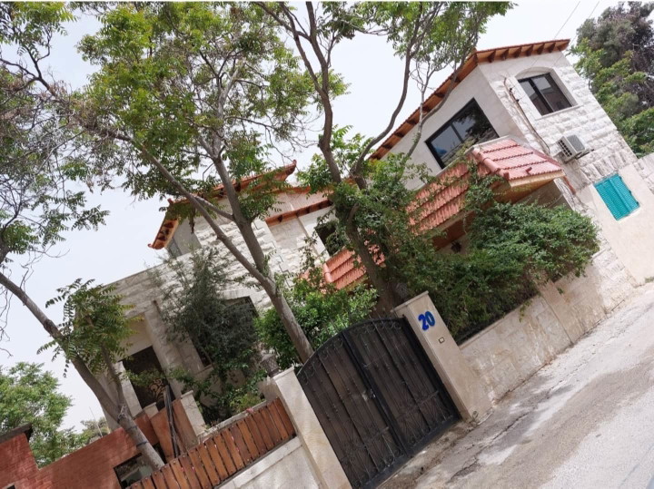 Mixed. Tradition And Modern Studio In Old Amman - Amman